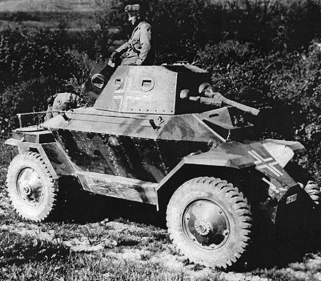 WarWheels.Net - 39M Csaba Armored Car Photos